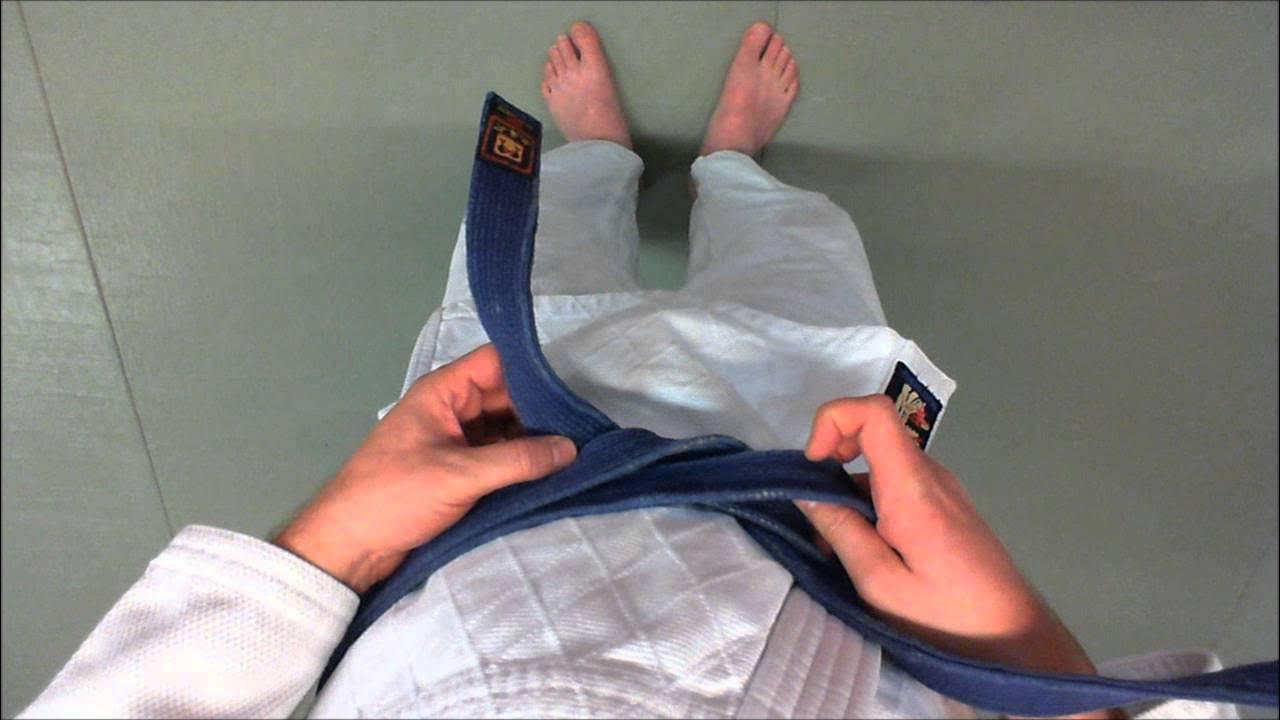 How to tie a judo belt for Shiai - YouTube