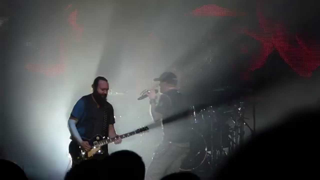 C2C 2015, Brantley Gilbert - My Baby's Guns and Roses - YouTube