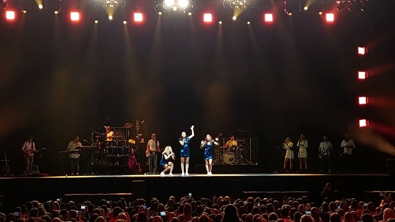 K3 Live in Concert | Mango Mango Reggae versie - YouTube