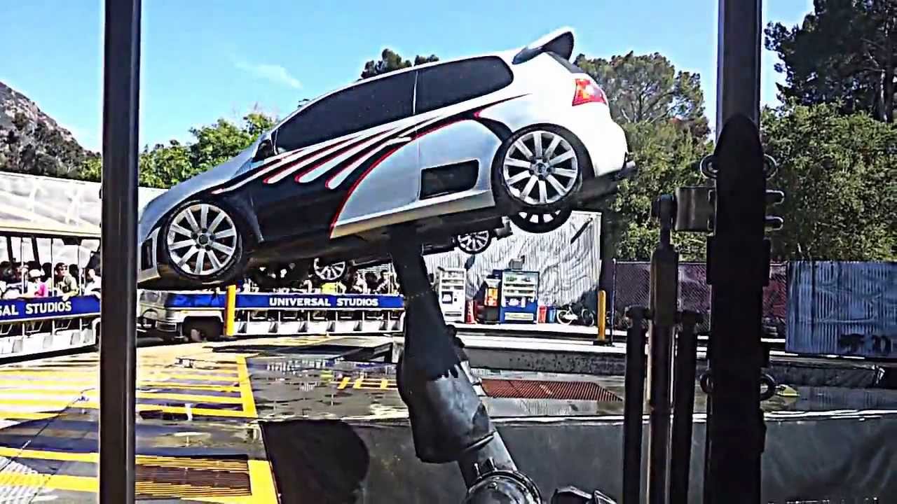 Dancing car in universal studio 춤추는 자동차 유니버셜 스투디오 - YouTube