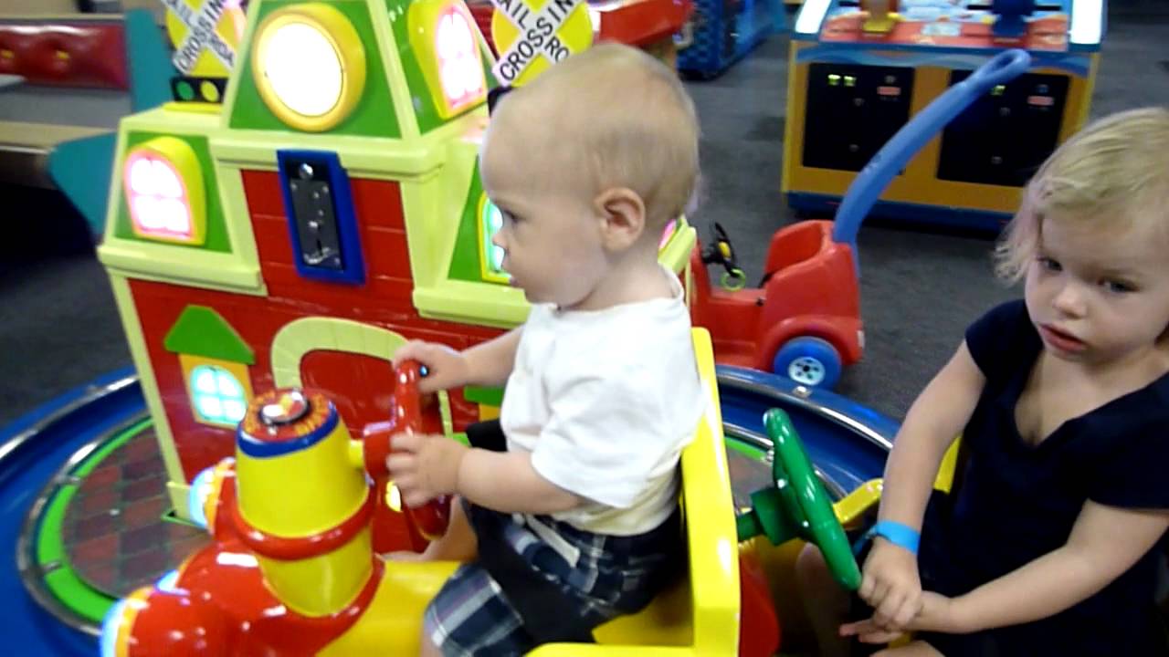 Chuck E Cheese Choo Choo - YouTube