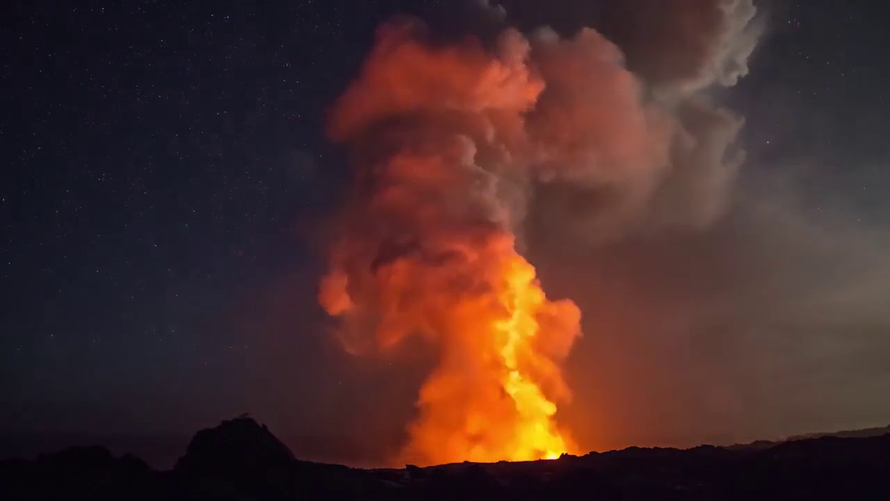 An exciting and beautiful sight !!! HD Volcano Eruption Video - YouTube