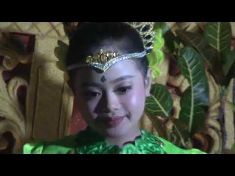 Tari "CANDIK AYU" By: QUEEN, ARIFA, n ARA - {PENTAS SENI 1 SURO PADEPOKAN G.KAWI 2024} - YouTube