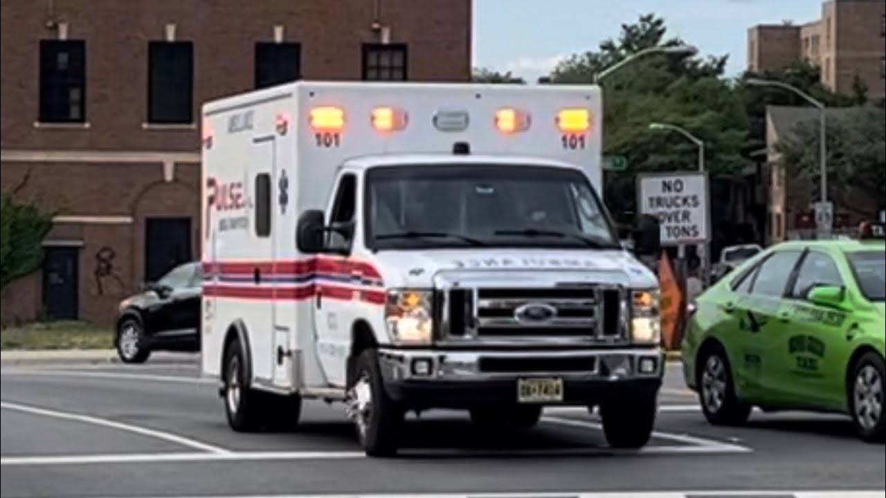 Pulse Ambulance Responding 6/21/23 - YouTube