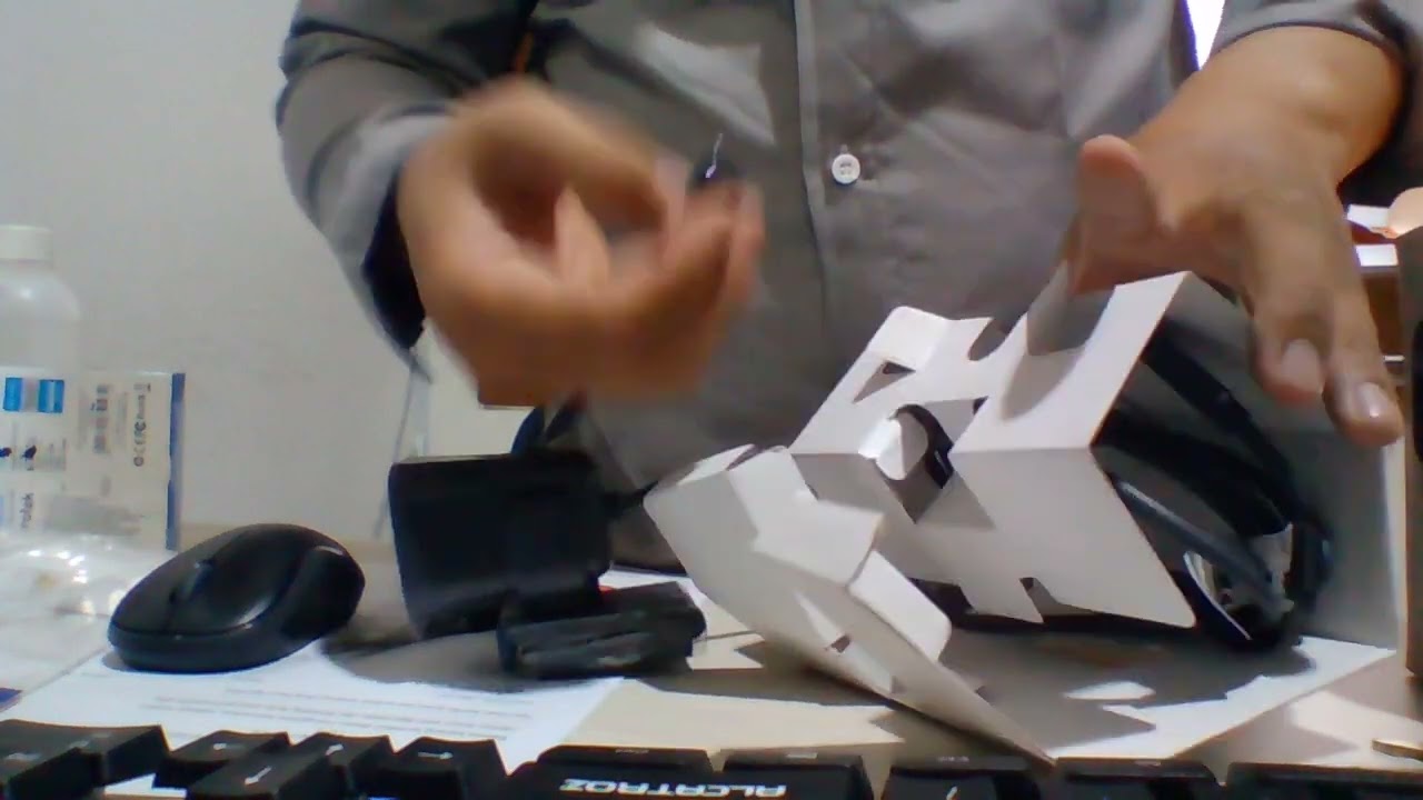 UNBOXING Logitech StreamCam Stream Cam Full HD USB C Webcam Logitech ...