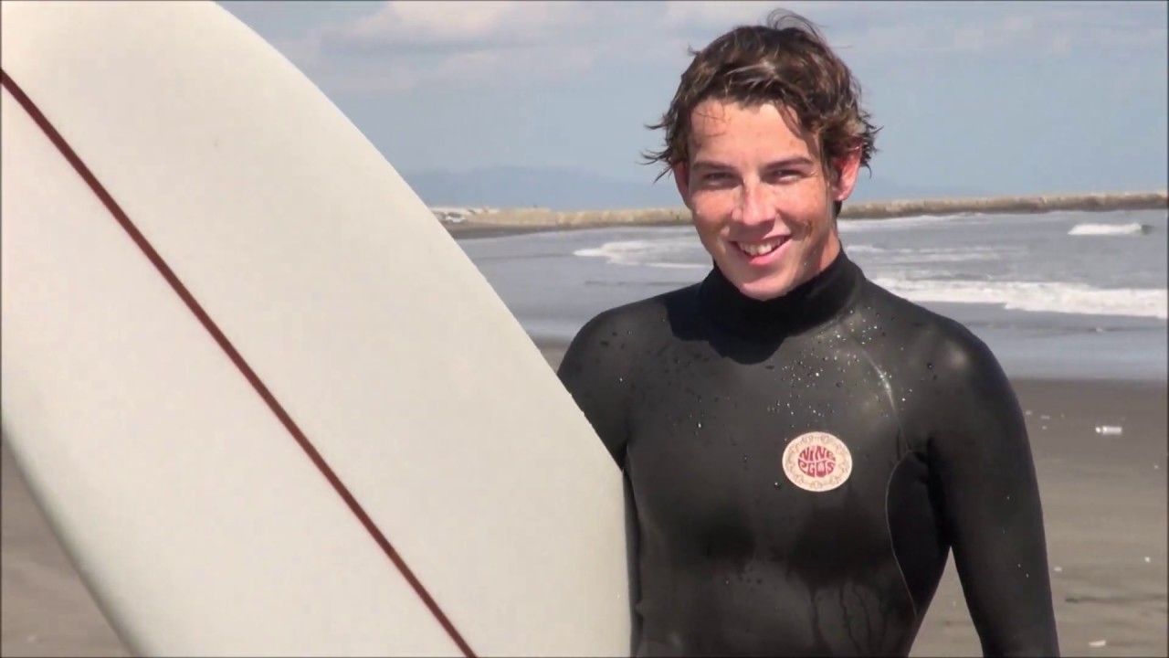 Chase on his Elmore Sams club model - YouTube