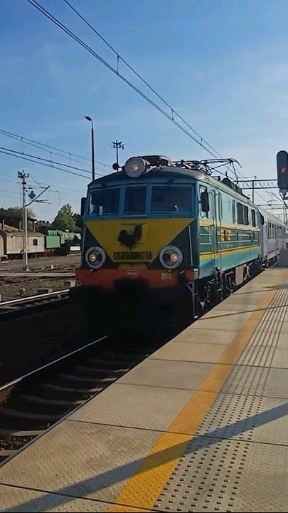 RARYTAS EP07-361 PISANKA wjeżdża z pociągiem TLK Mierzeja na stację Lublin Główny - YouTube