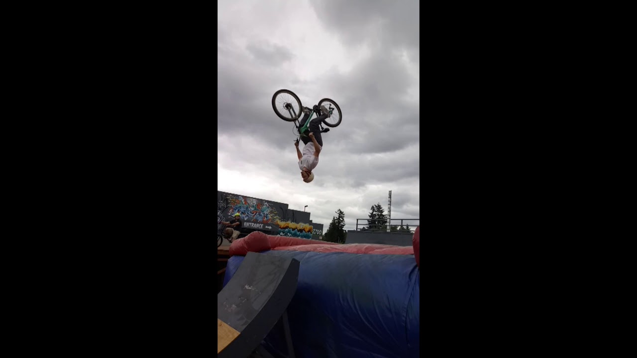 How to flip a mountain bike - YouTube