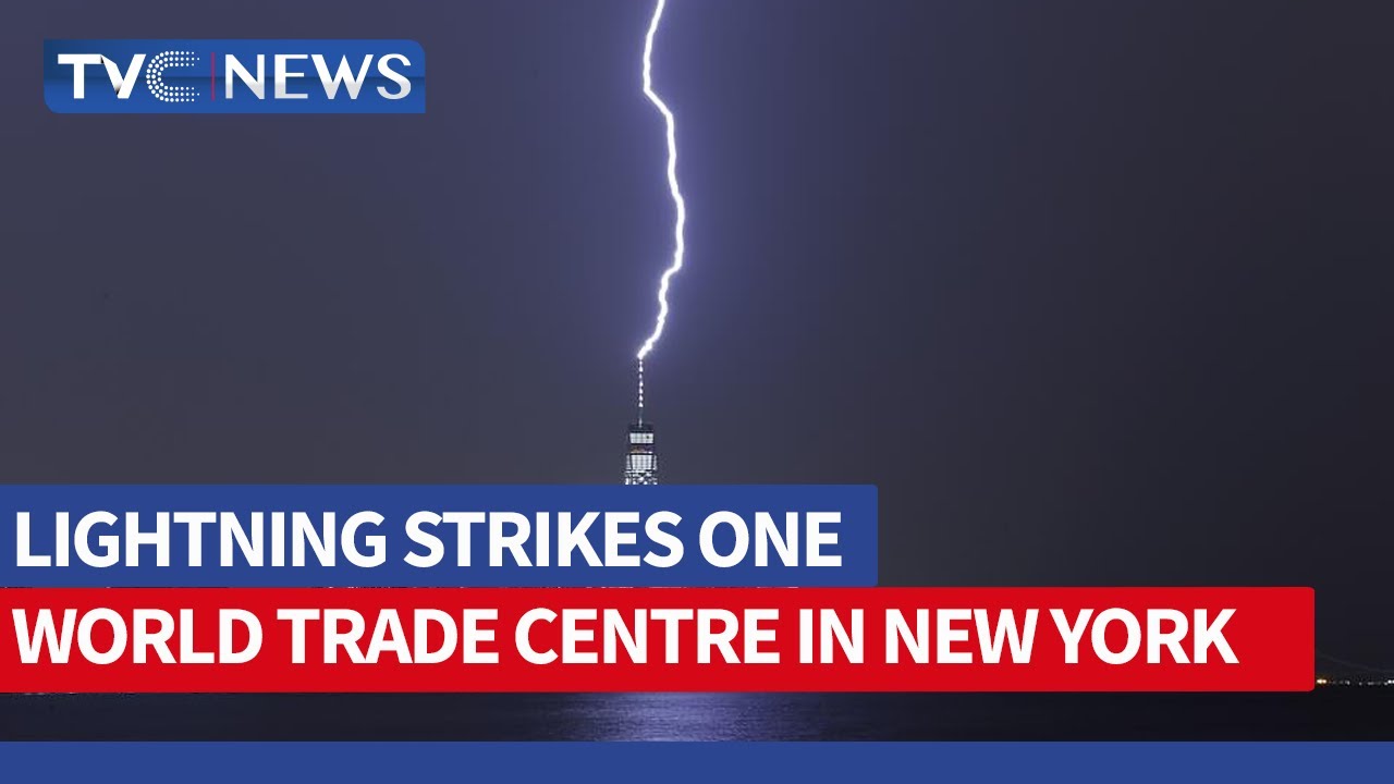 Lightning Strikes One World Trade Centre in New York - YouTube