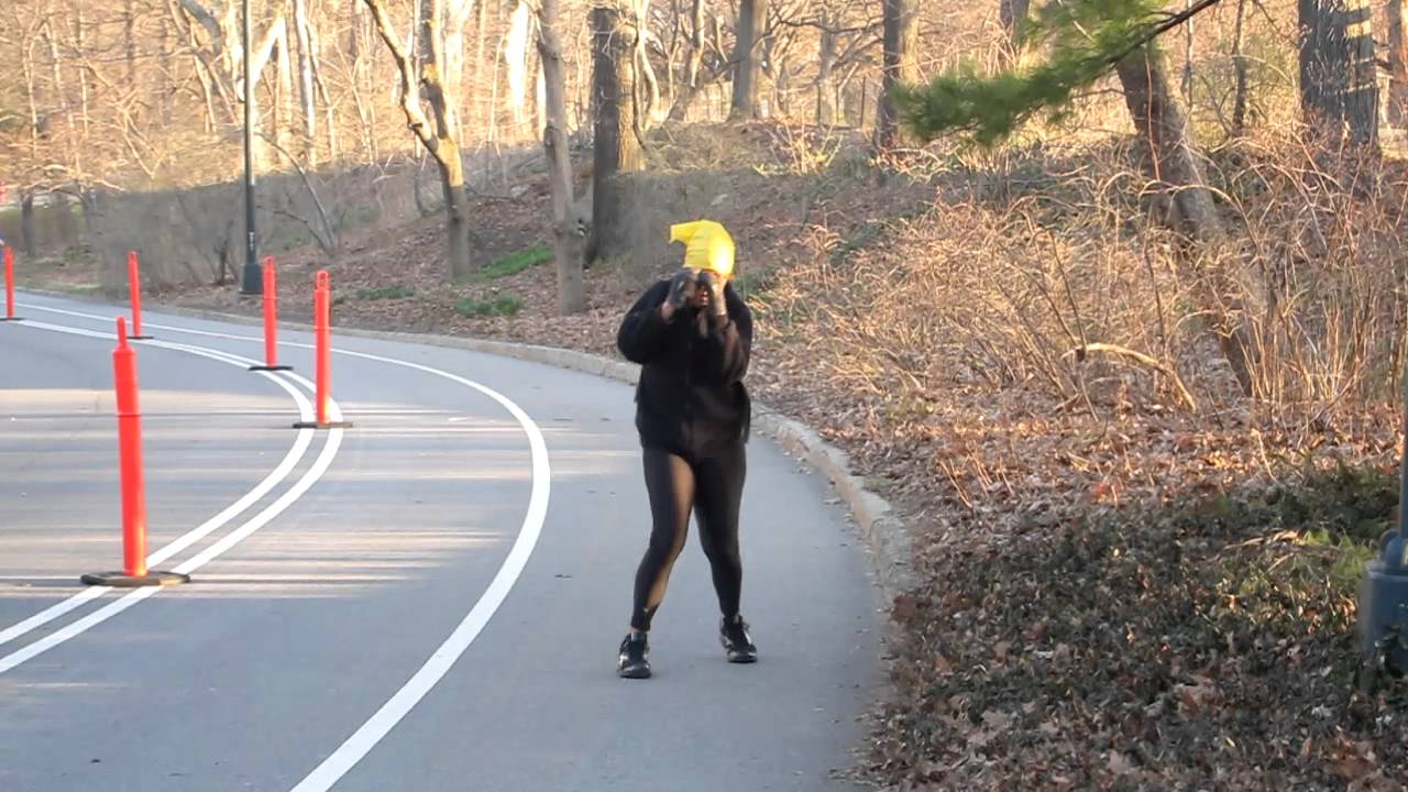 New York Marathon Dancing Runner in Central park - YouTube
