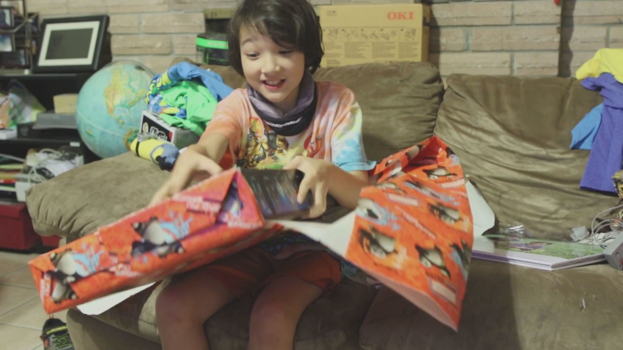 What did you get for xmas? A Mah Nee Nnee La Falcon! - YouTube