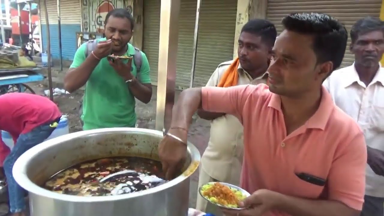 It's Breakfast Time in Nagpur | Tarri Poha with Sev & Chivda ₹20 Only ...