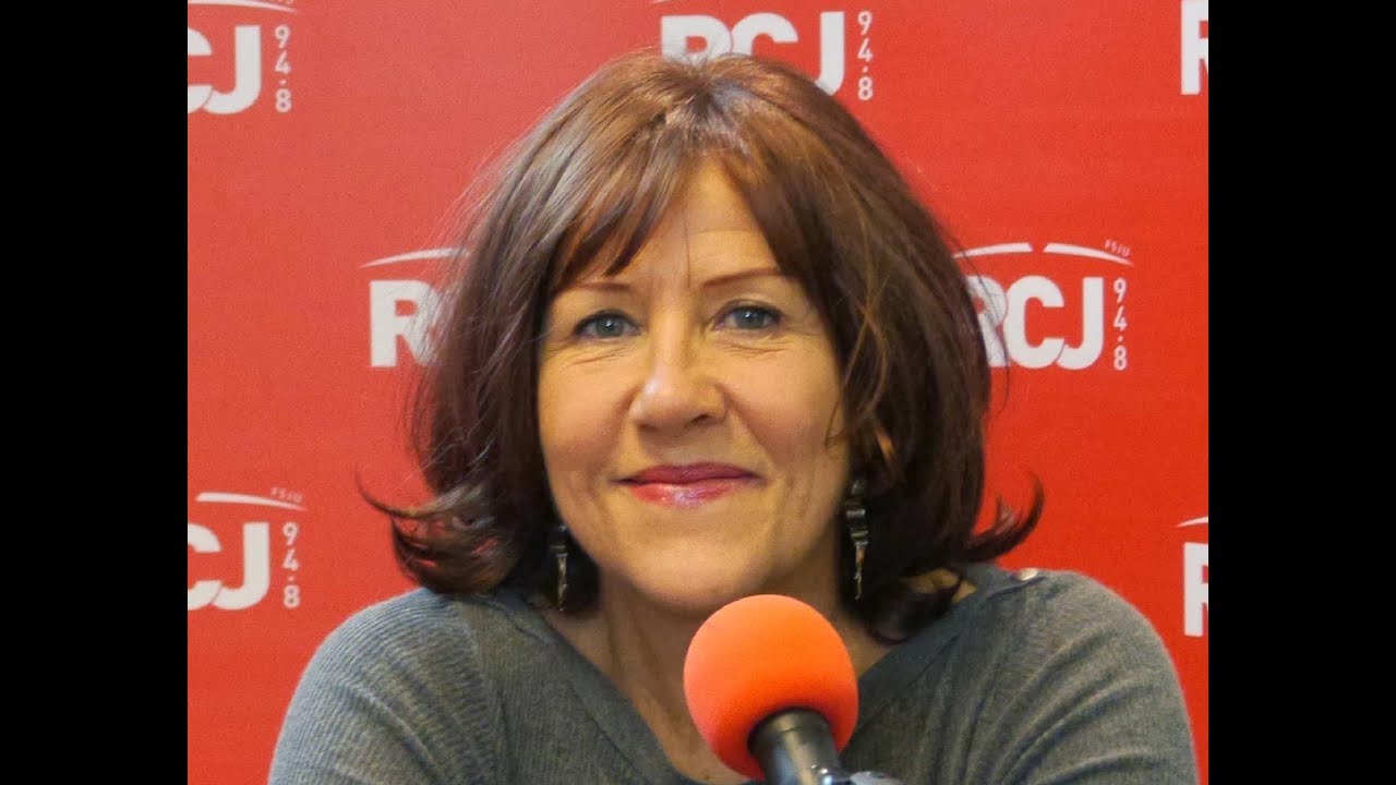 Lire la politique / Luce Perrot reçoit Raphaëlle Bacqué sur RCJ - YouTube
