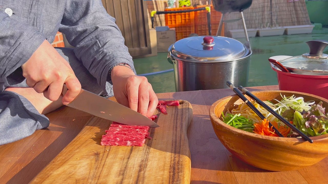 For Korean winter season : Making beef bone broth (Sagol-gukmul) and ...