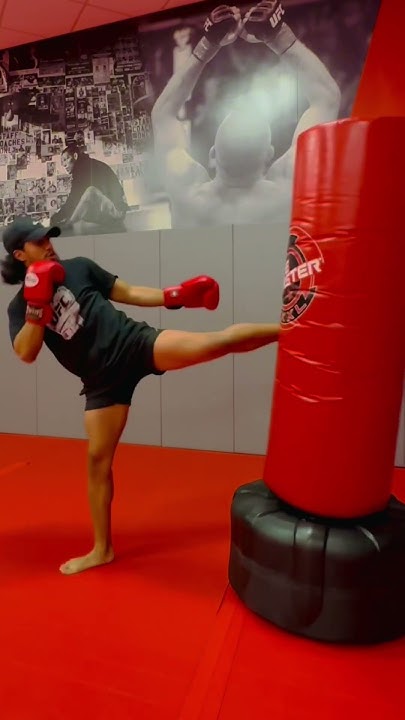 Kickboxing Heavy Bag Combination for Beginners - YouTube