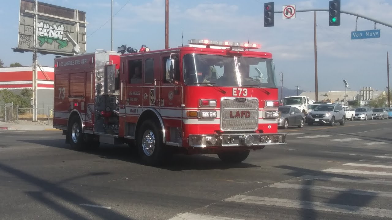 LAFD Engine 73 Responding - YouTube