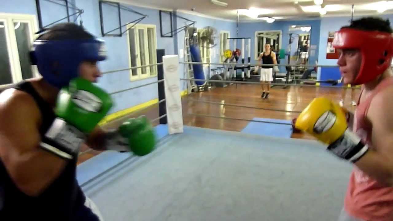 Boxing | Spar | 20110505 Tony Currer vs Ataman Iskender (4 Rounds ...