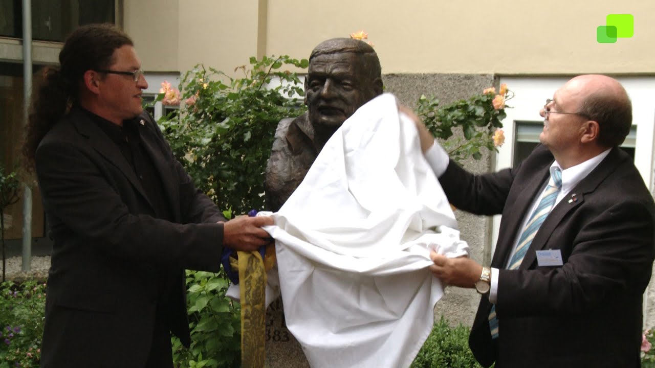 Münchner Widerstandskämpfer Fritz Gerlich wird in Büste verewigt - YouTube