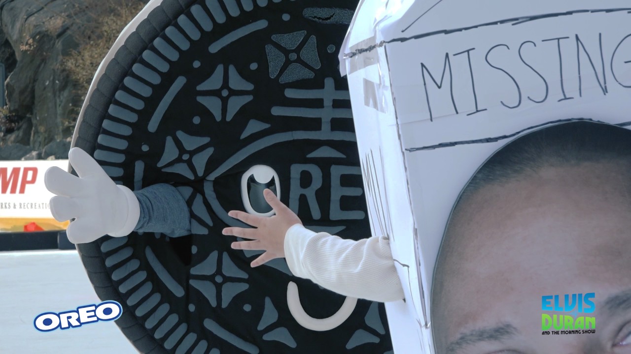 Greg T, the Amazing Ice Skating Oreo | Elvis Duran Exclusive - YouTube