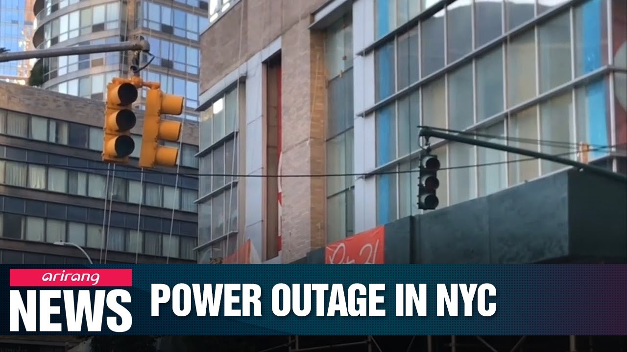 Massive power outage in NYC stalls elevators, subway trains - YouTube