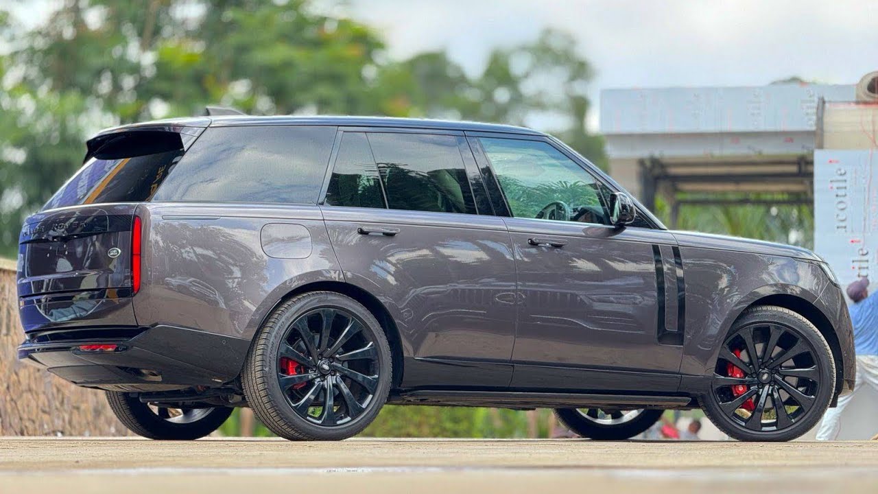 Range Rover P400 SE: The Epitome of Elegance and Performance - YouTube