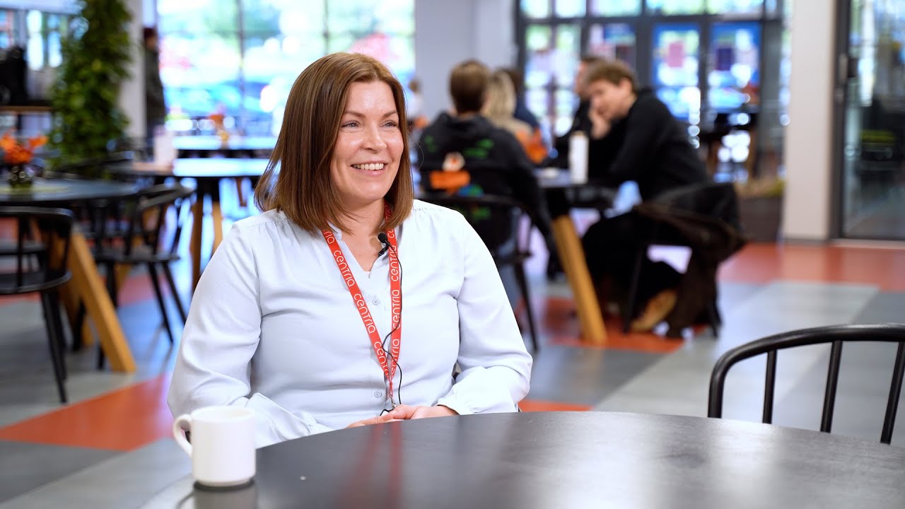 Töissä Centriassa // Heidi Rintala, Projekticontroller - YouTube