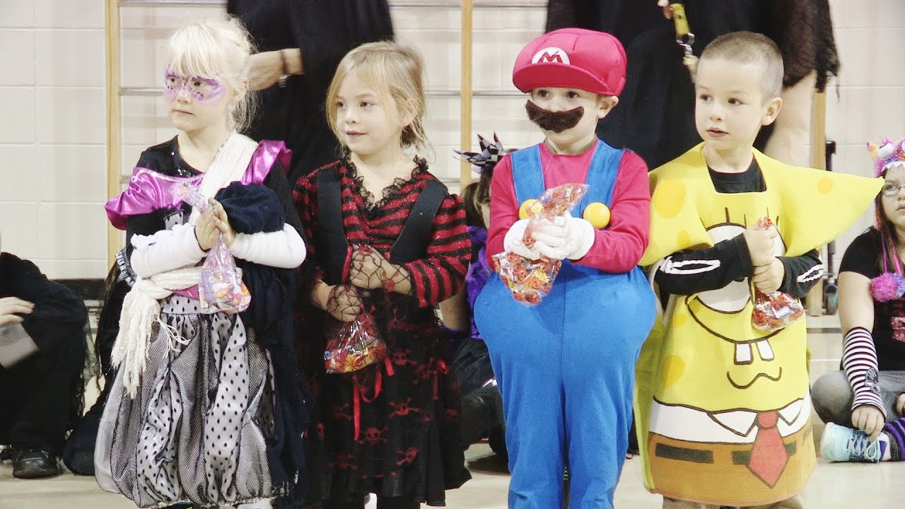 2014 Valemount Elementary Halloween Costume Parade - YouTube