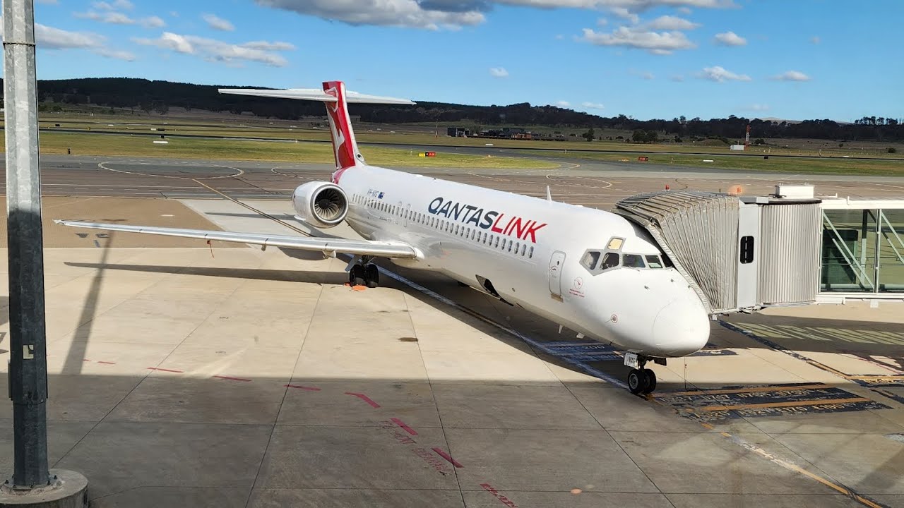 QantasLink Boeing 717-200 (McDonnell Douglas MD95) Flight from Sydney ...