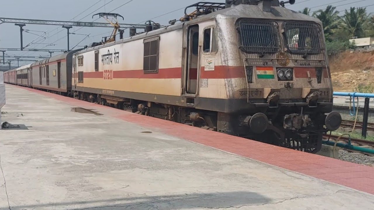 16381 Pune Kanyakumari Expres arriving Kanyakumari Terminus with RPM ...