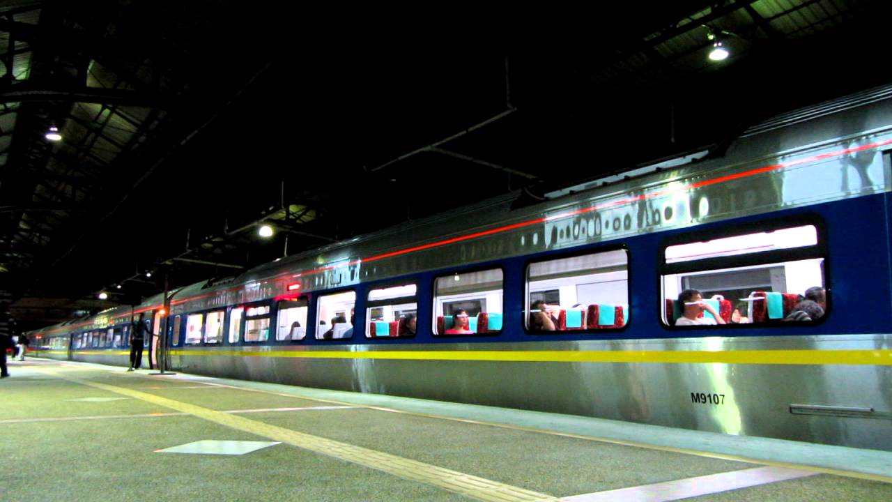 KTM Class 91 as 6-car Komuter departing Kuala Lumpur - YouTube