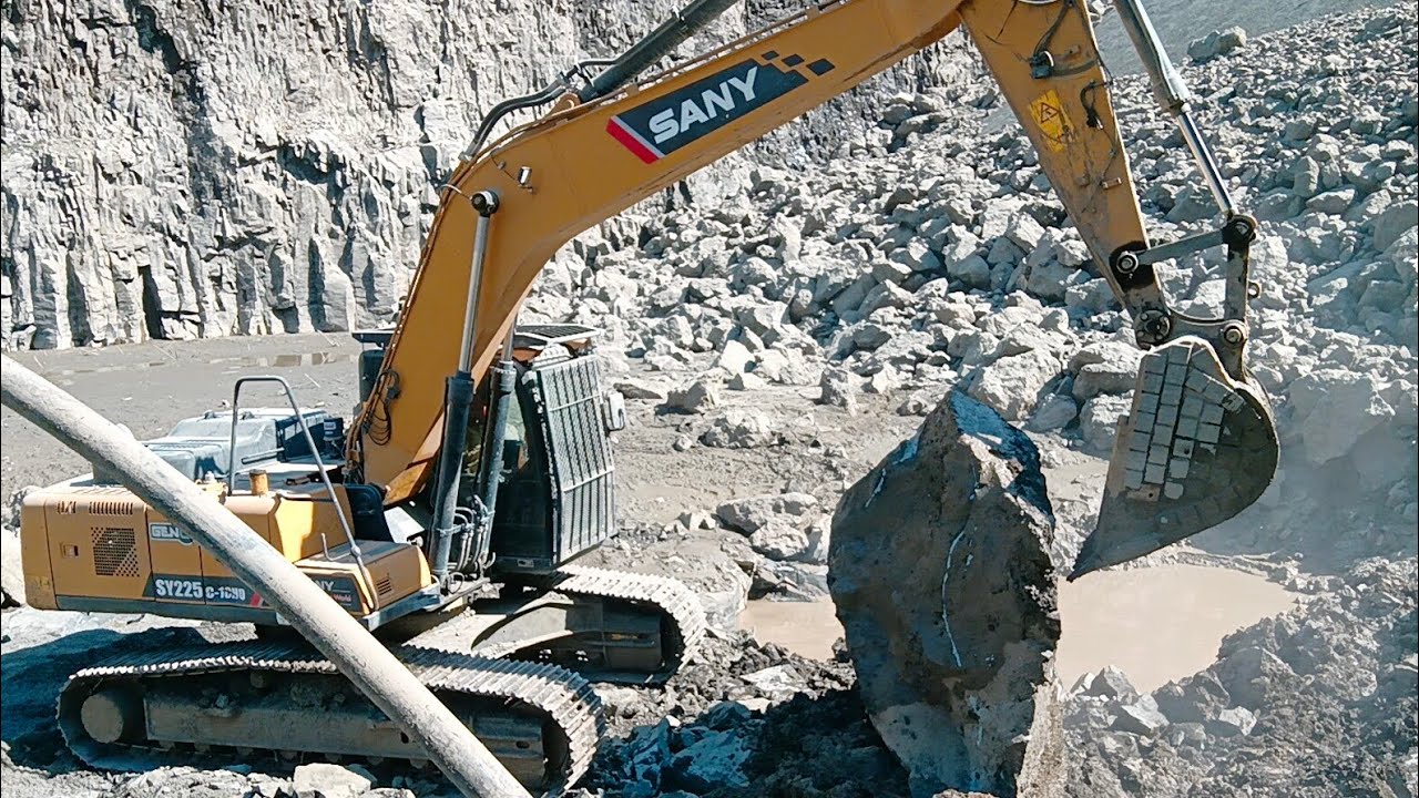 Sany excavator working tata prima Loading track and Kobelco machine ...