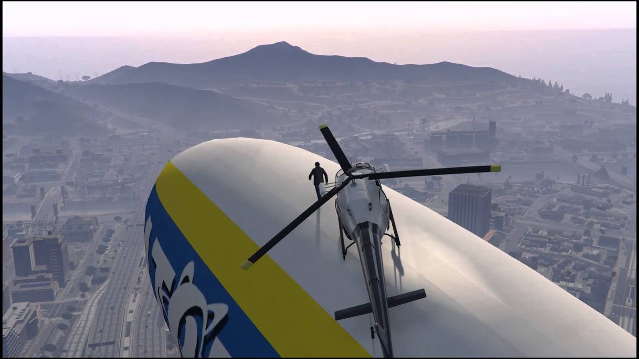 Attempted Helicopter Landing on Blimp - YouTube