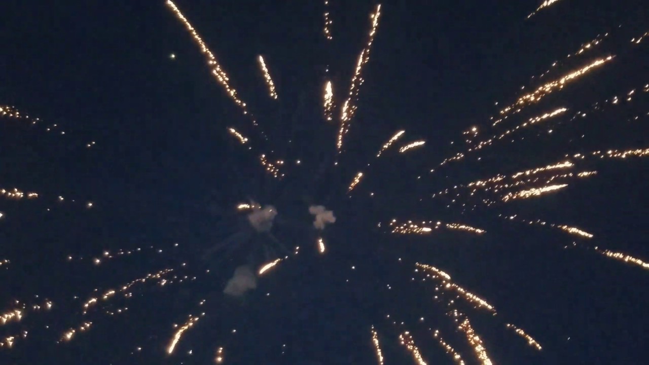 Mighty Moe - 500g - World Class Fireworks - YouTube