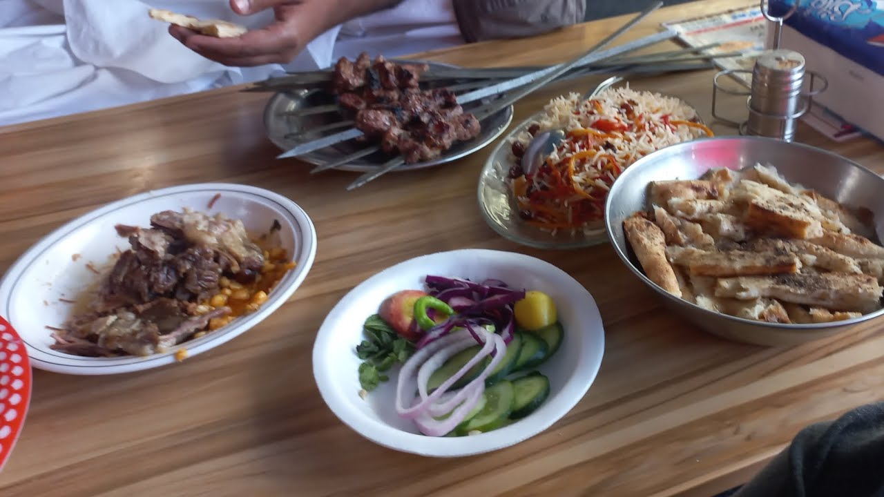 Lunch at Shah Wali Restaurant, Soraj Bazar Quetta - YouTube