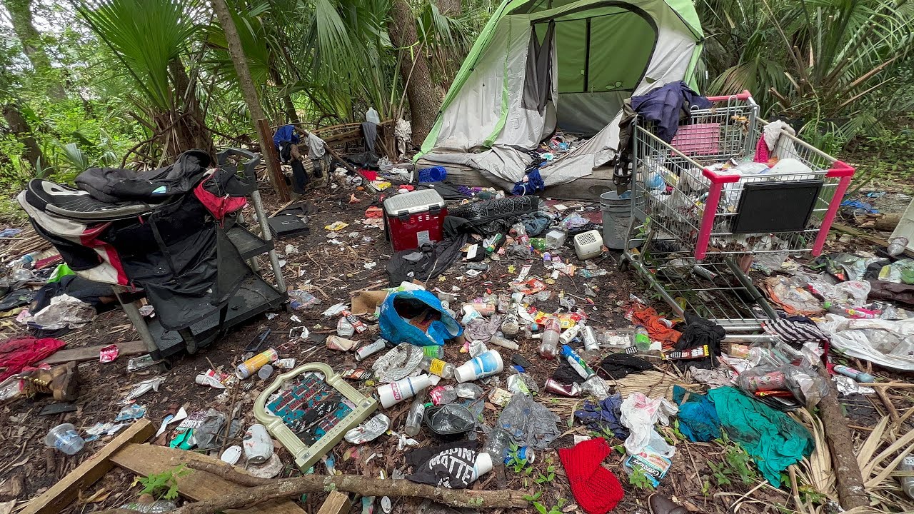 Jacksonville Florida Homeless Camp Behind A Police Station - YouTube