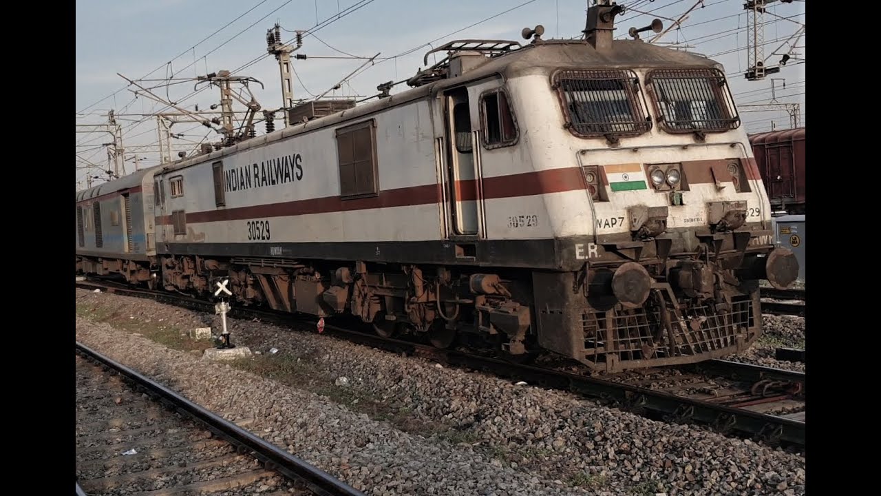 Grand Entry of 02692 Covid - 19 AC Special @ Kazipet Junction with off ...