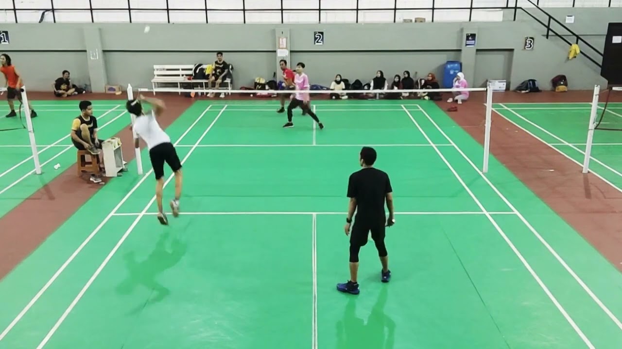 Strategi Serangan Balik | Men's Double Badminton Kawan Main - YouTube