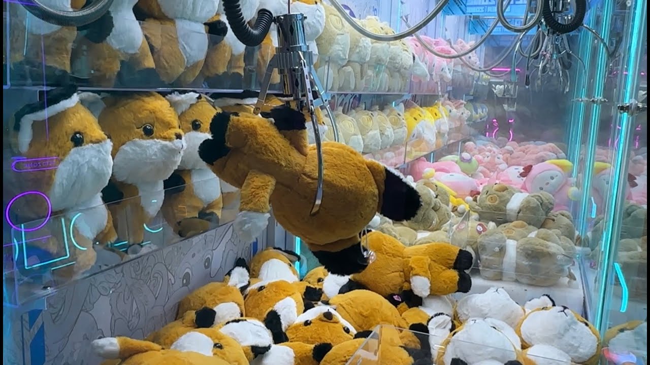 A New Claw Arcade in Downtown Toronto - OCTO Zone - YouTube