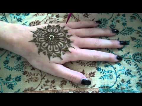 Hennacat.com Henna demonstration Henna Mandala