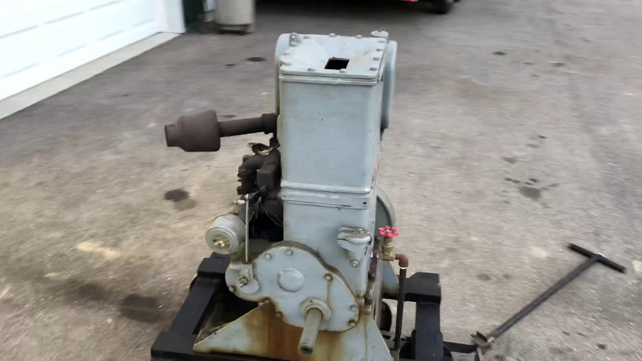 Leroi 2 cylinder upright engine - YouTube