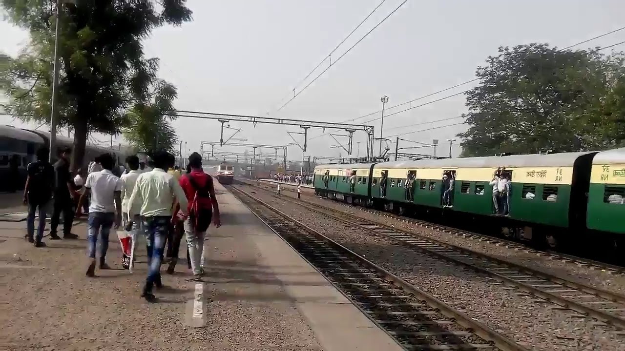 India's Fastest Train GATIMAAN EXPRESS At Top Speed - YouTube