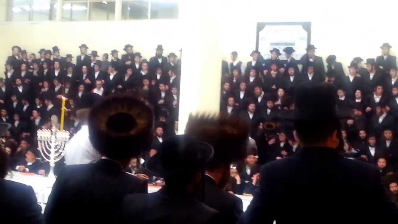 Hanukkah with Tosh Rebbe in Montreal, 8th Night 2013 - YouTube