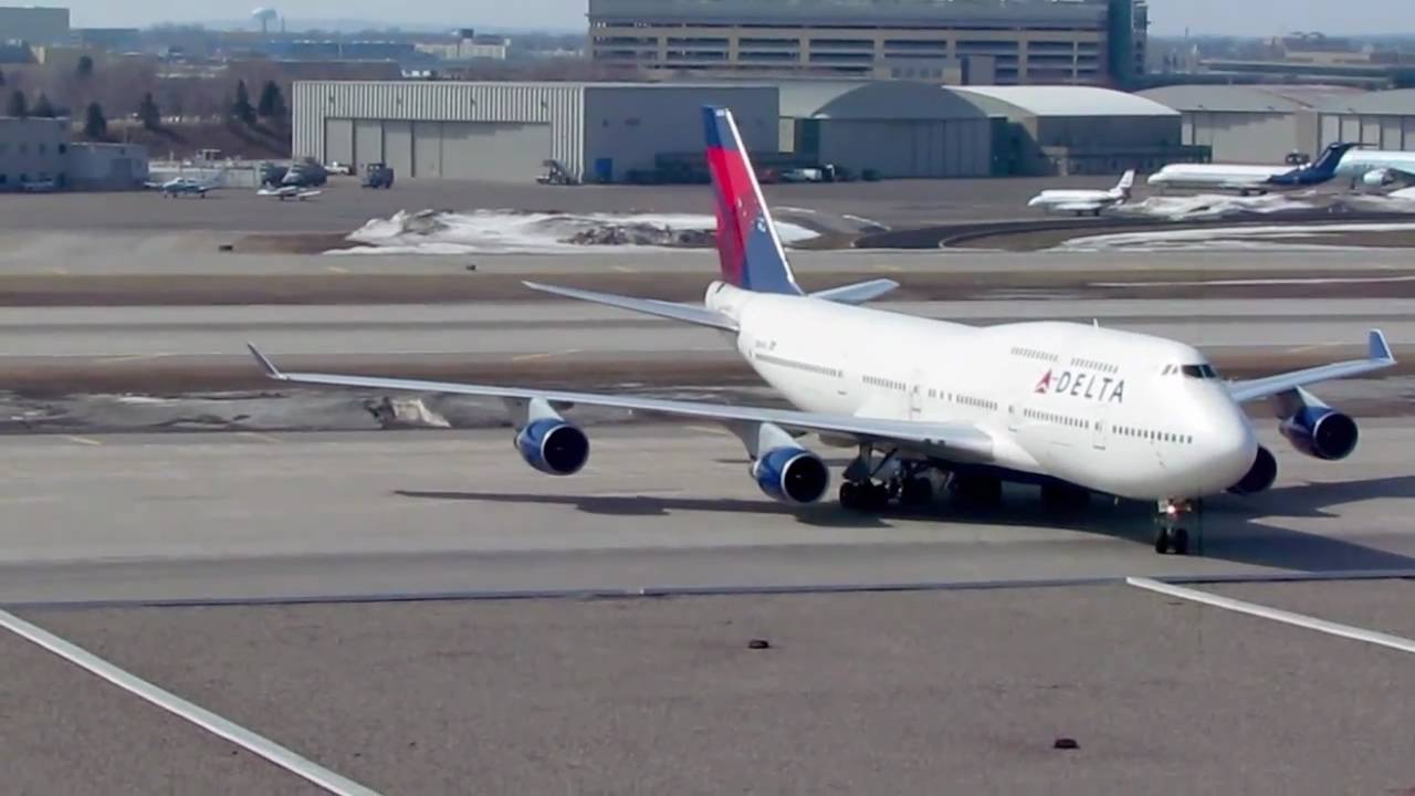 Delta 747-400 Landing & Taxi Minneapolis/St Paul Intl - YouTube