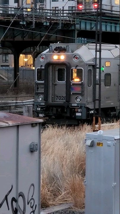 NJT Multilevel I Cab Car #7028 K5LA Horn (Crossing Sequence) at Hunterspoint Avenue - YouTube
