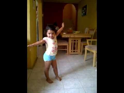 Chelsea Carias / Nina Bailando