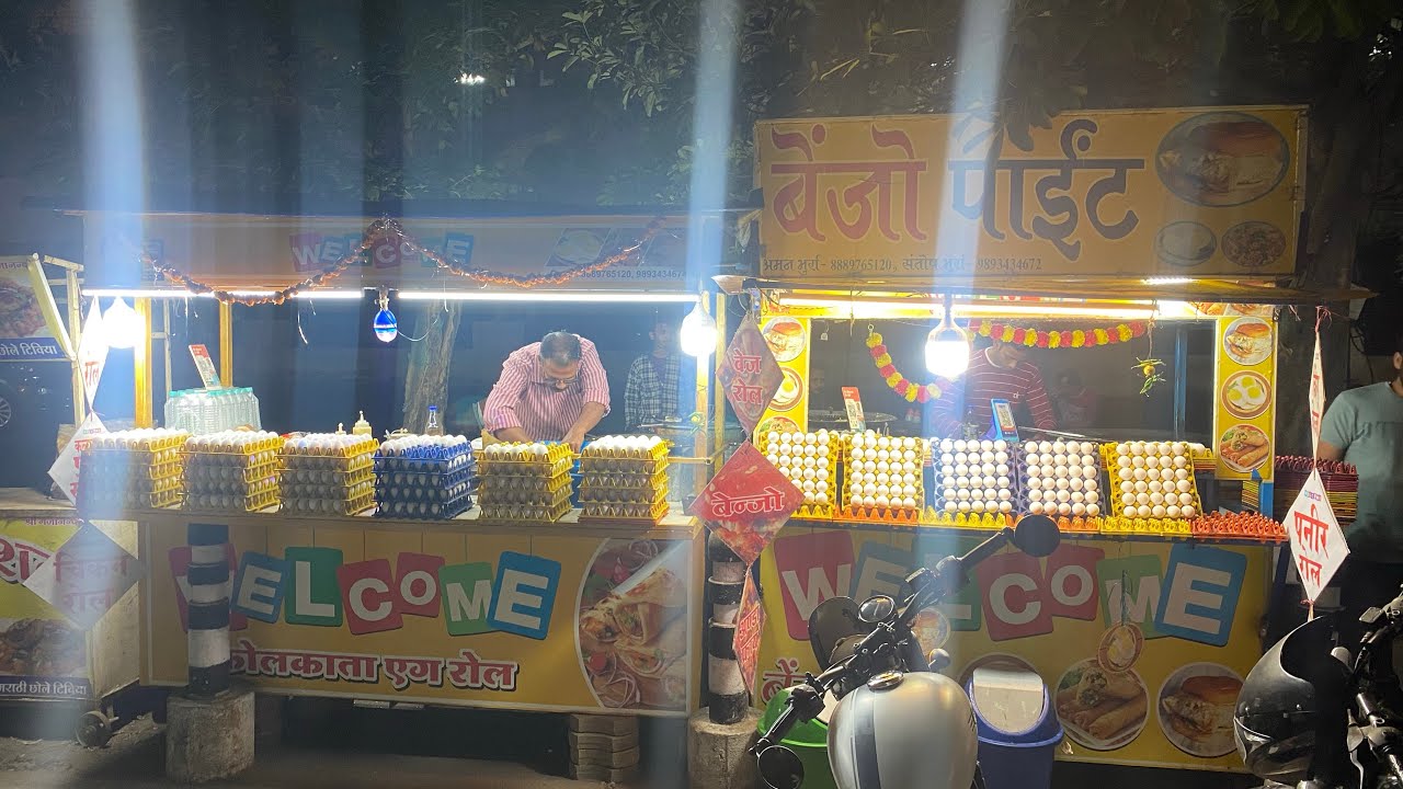 Kolkata egg roll making | welcome Benjo point| indore street food ...