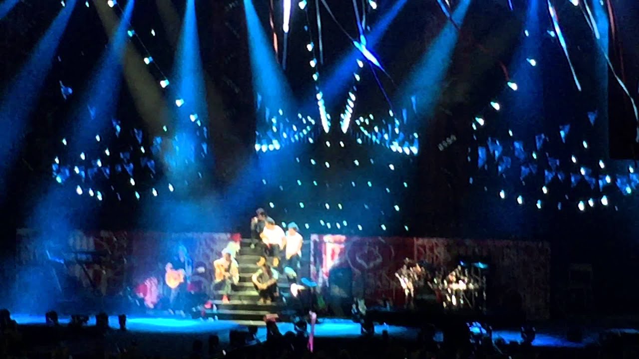 One Direction - Little Things (Complete) - Charlotte, NC 9/28/2014 ...