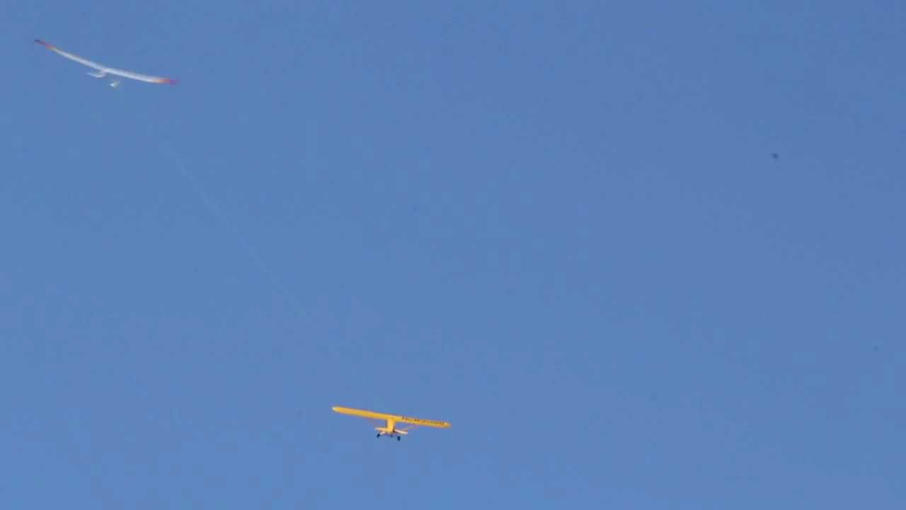 RC Glider Does Snap roll on Towline - YouTube