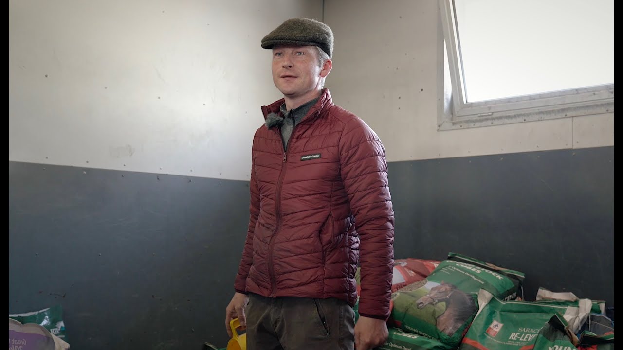 Paul Fitzsimons - galopptränare på Jägersro Galopp - YouTube