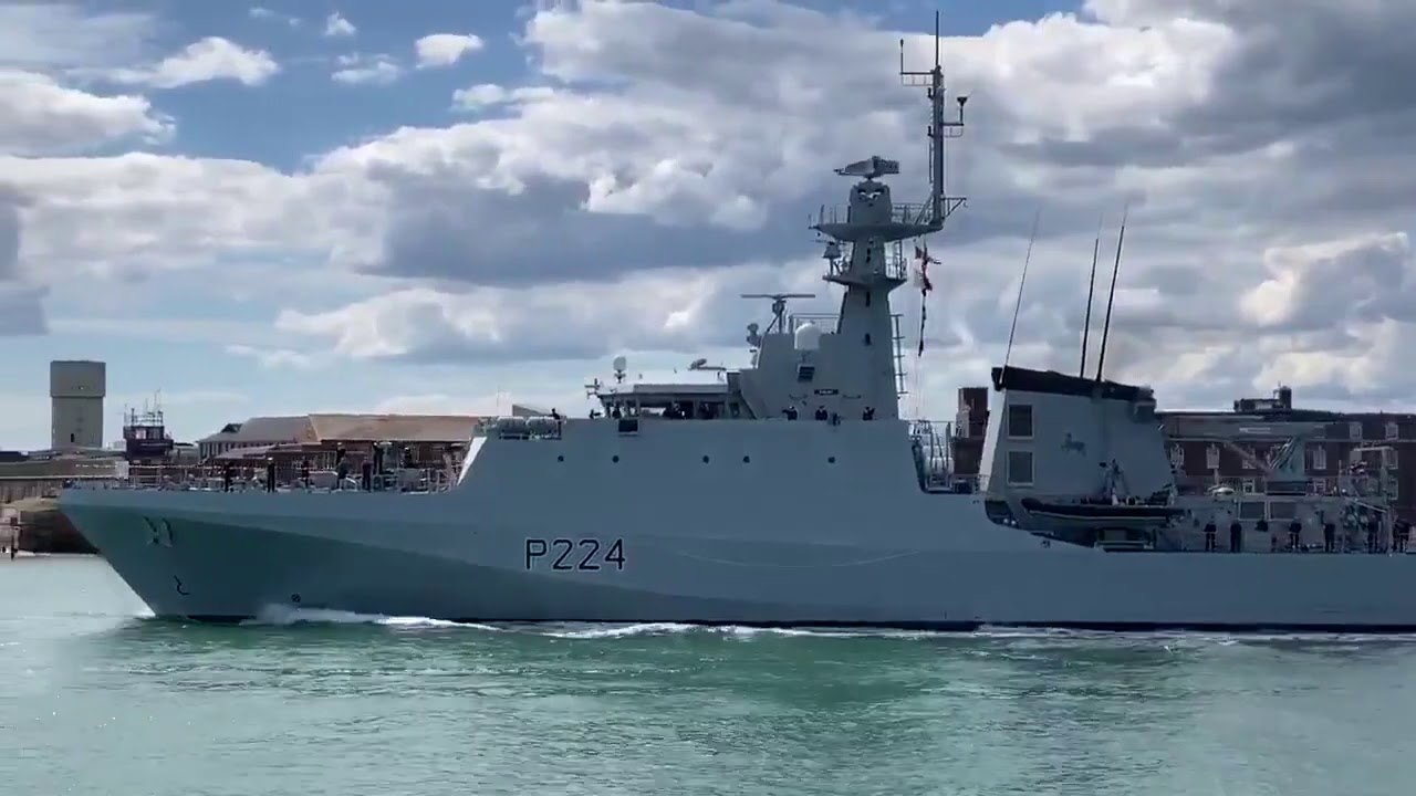 River-Class Batch 2 OPV "HMS Trent" - YouTube